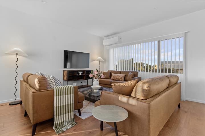 Premium Townhouse W Sunset Views Close To Airport - Auckland