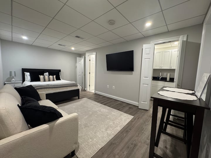 Charming Studio Basement Apartment Near Dc - Rockville, MD