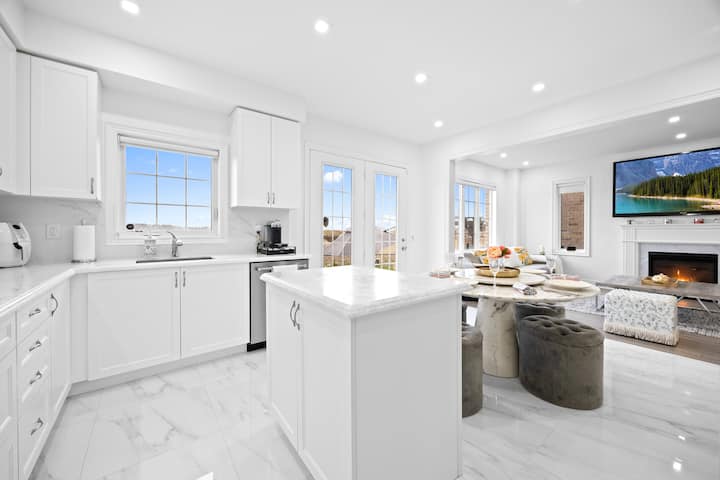 Luxury 3br Caledon Retreat | Gym • Spotless Stay - Brampton