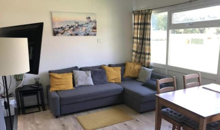 Cosy Holiday Chalet – Sleeps 4 In Peaceful Park - Devon