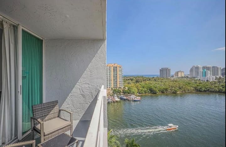 Modern Condo By The Beach - Fort Lauderdale