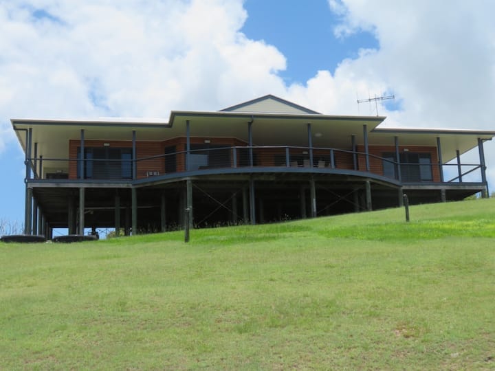 Hilltop Retreat With Epic Views - Fraser Island