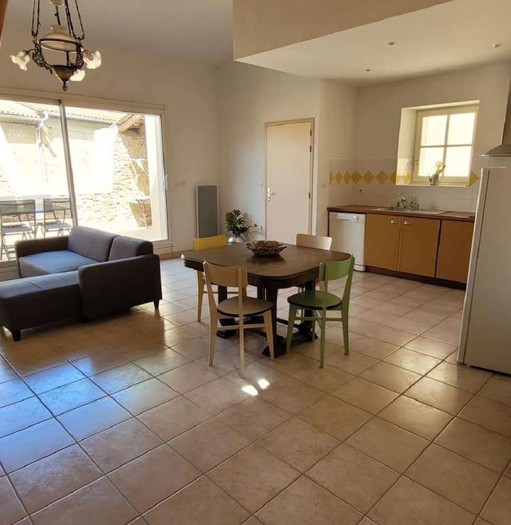 Gite Avec Terrasse Et Garage Privé - Lagrasse