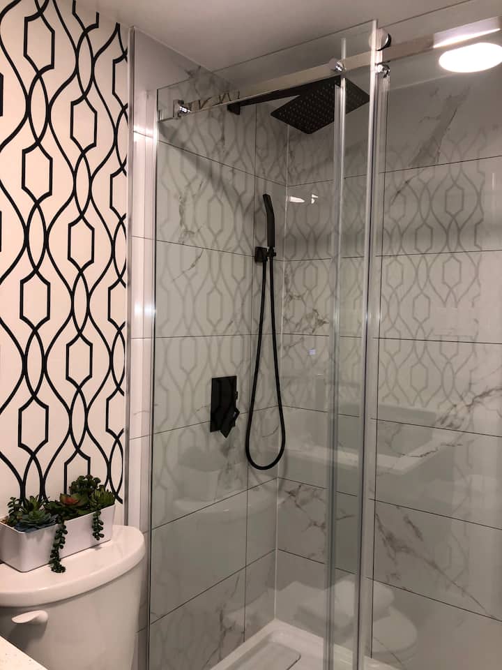 Chic Boutique Hotel In Nanaimo - Classic King - Nanaimo