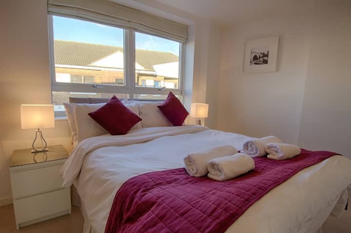 Beautiful 2 Bedroom 2 Bathroom Flat In Kew - London