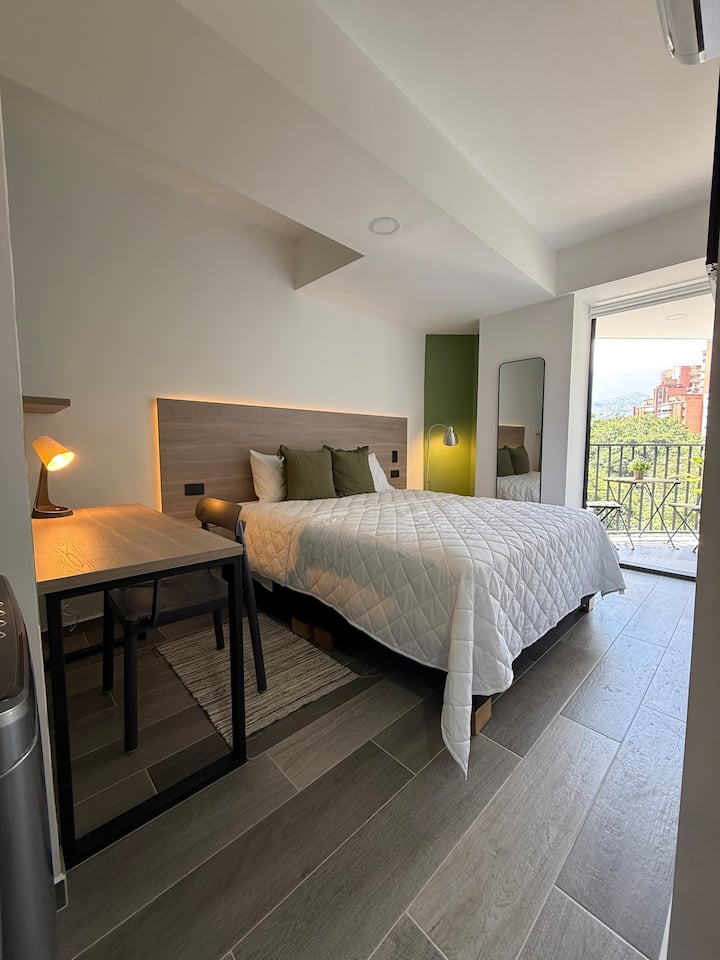 Moderno Apartamento Con Balcón En Laureles-bit - Medellín, Colombia