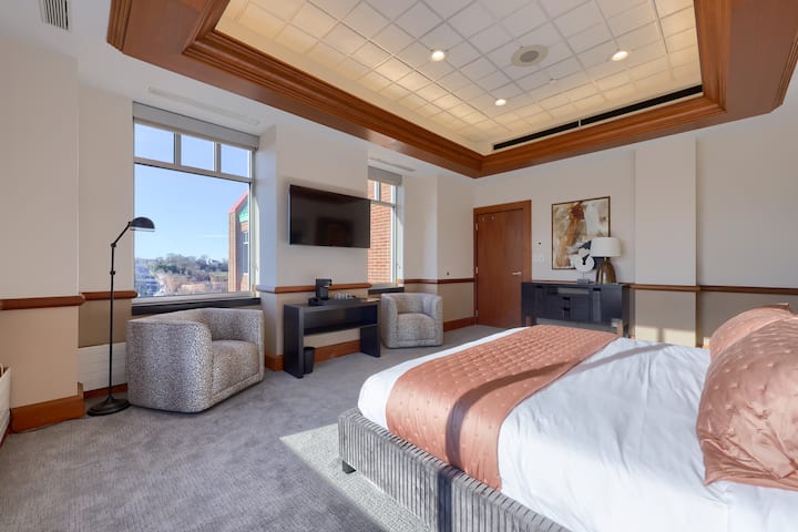 World Class View - Top Floor Luxury Suite For 2 - Denver, PA
