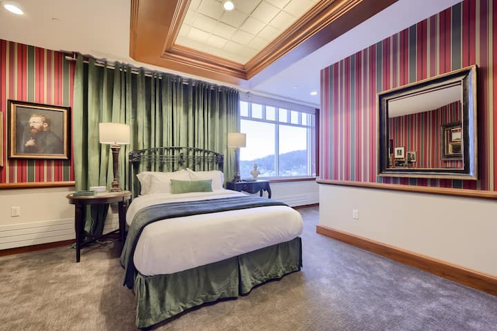 Luxury Loft - Suite With Cityscape View - Denver, PA