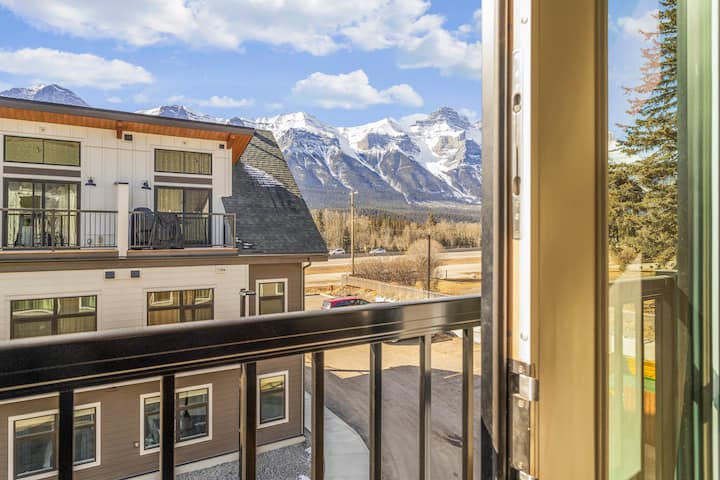 Brand New 4 Bed/4 Bath Townhouse - Banff