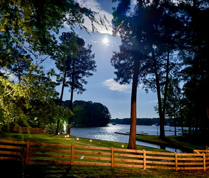 Lake Oconee W/ Pickleball Court! - Greensboro, GA