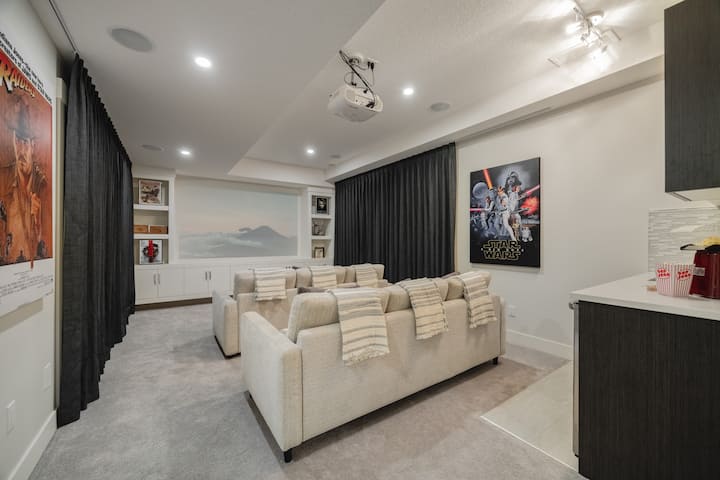 Home Theater With Ac, Dual Master Suites, Bbq - Calgary