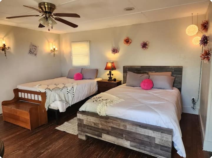 Cowgirl Room With A View - Canton, TX