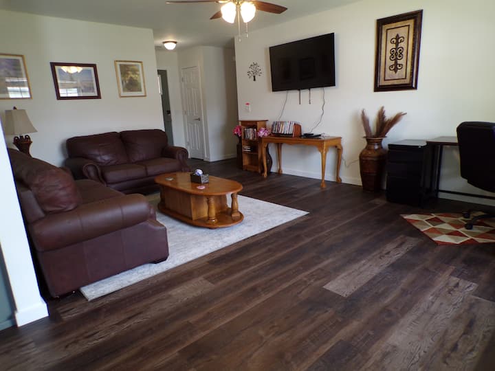 Large House, Great Neighborhood! - Springfield, MO