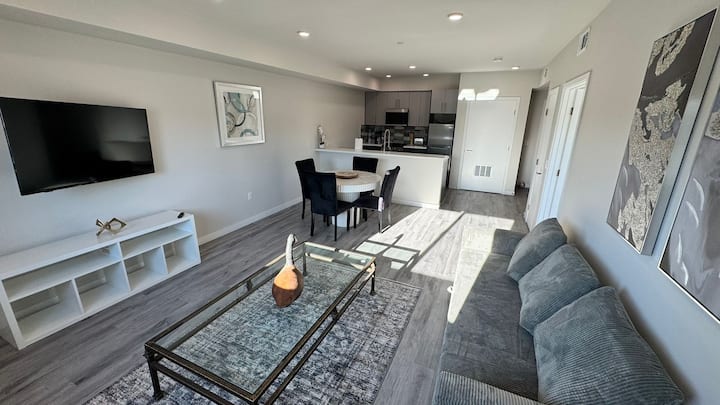 Cozy & Modern 1br Living Space - Los Angeles, CA