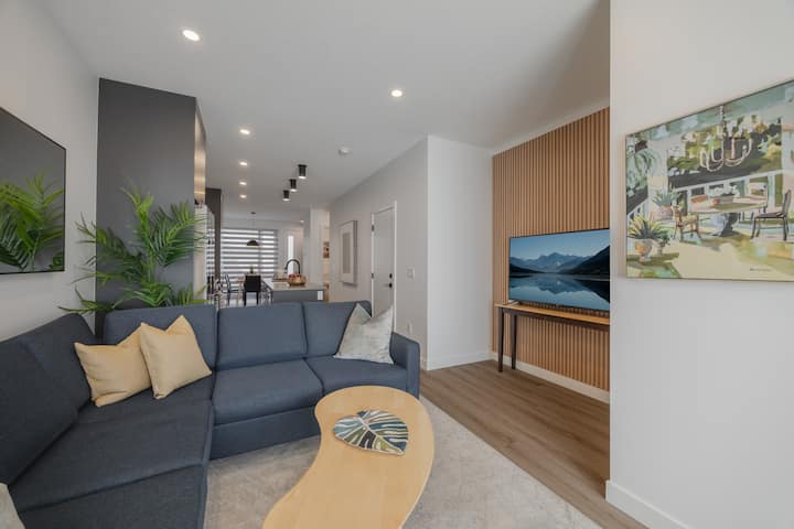 Fenced Yard, Free Parking, 2 King Beds With Ac - カルガリー