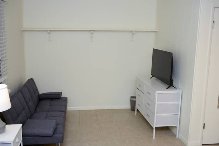 Central Los Angeles Guesthouse - Los Angeles, CA