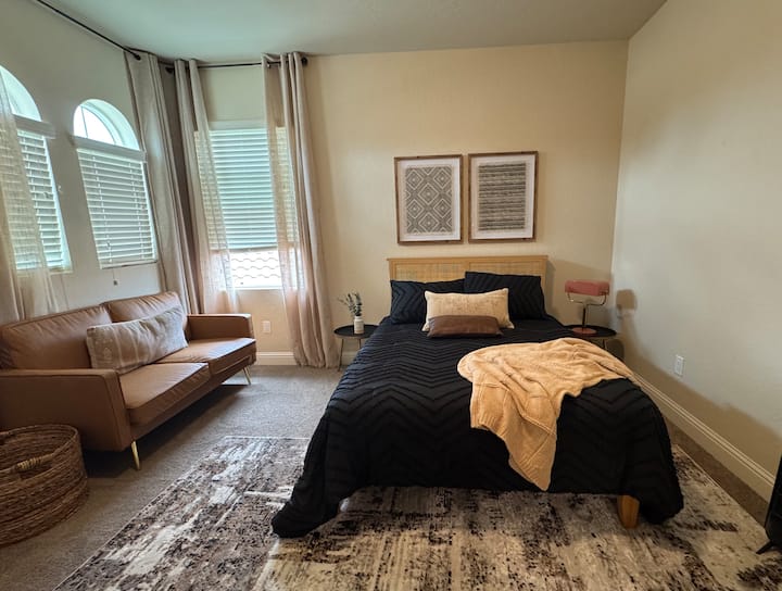 Comfortable Boho Bedroom + Bath - Clovis, CA