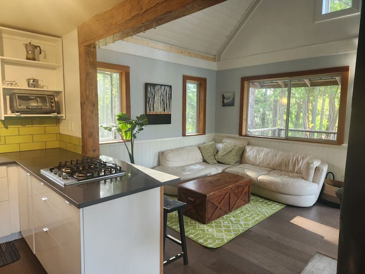 "The Hemingway" - Cottage - Salt Spring Island