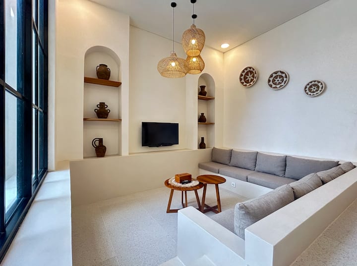 White Olive Villa – Mediterranean Escape In Sanur - Sanur