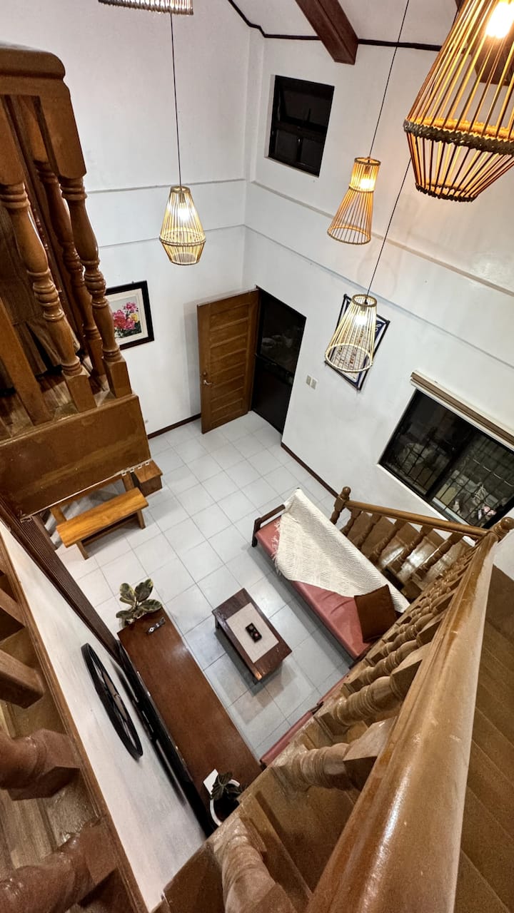 Villavictoria Tagaytay
Breezy Stay: Comfort&peace - Tagaytay