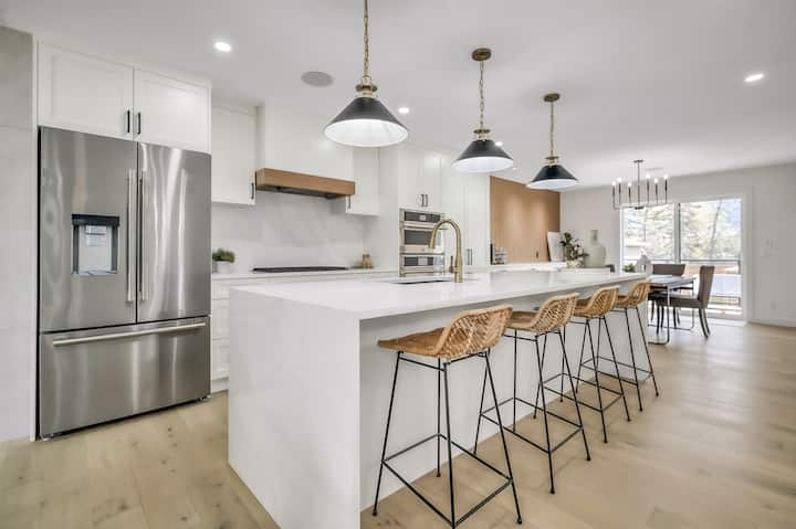 Luxury Bungalow 6 Bed/3 Bath Near Downtown-a/c - Calgary