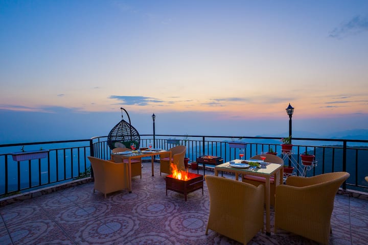 6-bhk Mountain Escape W/ Game Lounge & Open Dining - Kasauli