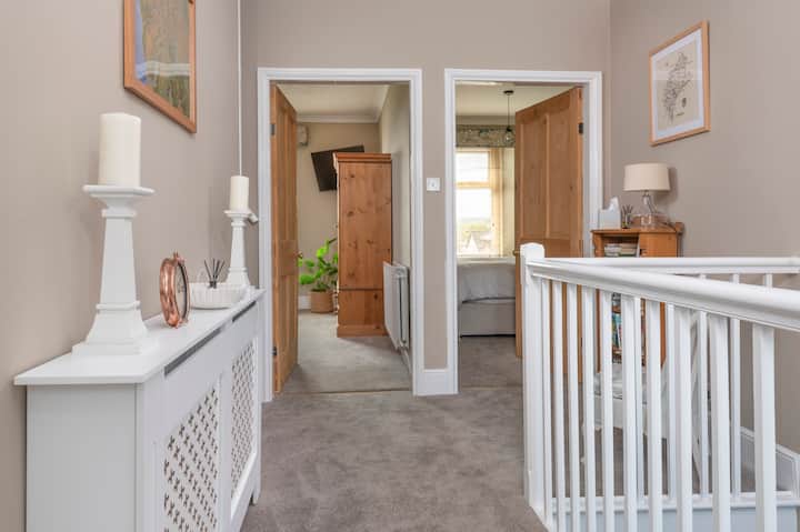 Spacious 4- Bed Home / Families & Professionals - Penrith