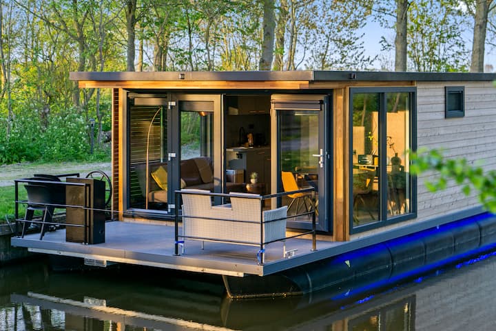 Houseboat Nabij Leeuwarden - Leeuwarden