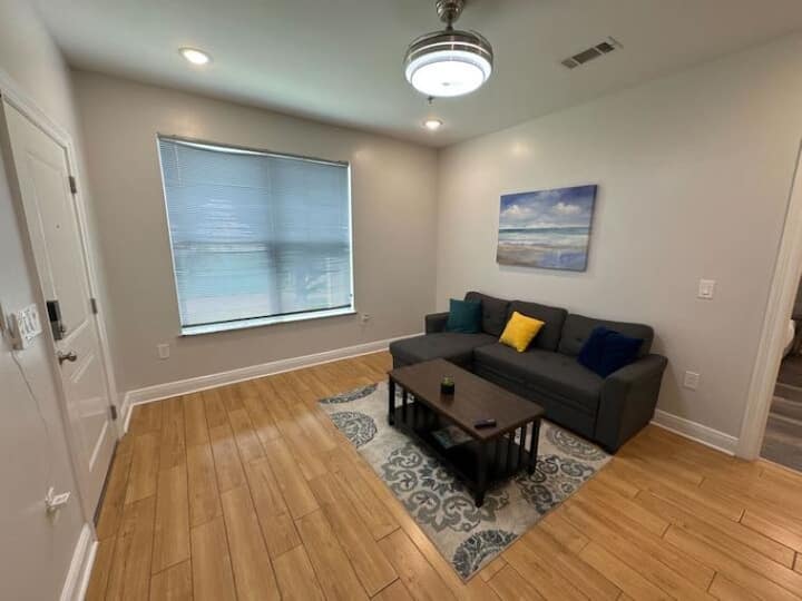 Private 1br • Biloxi Beachside Retreat - Biloxi, MS