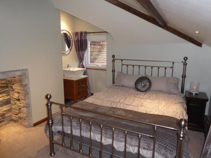 King Room With Shared Bathroom. - Penrhyndeudraeth