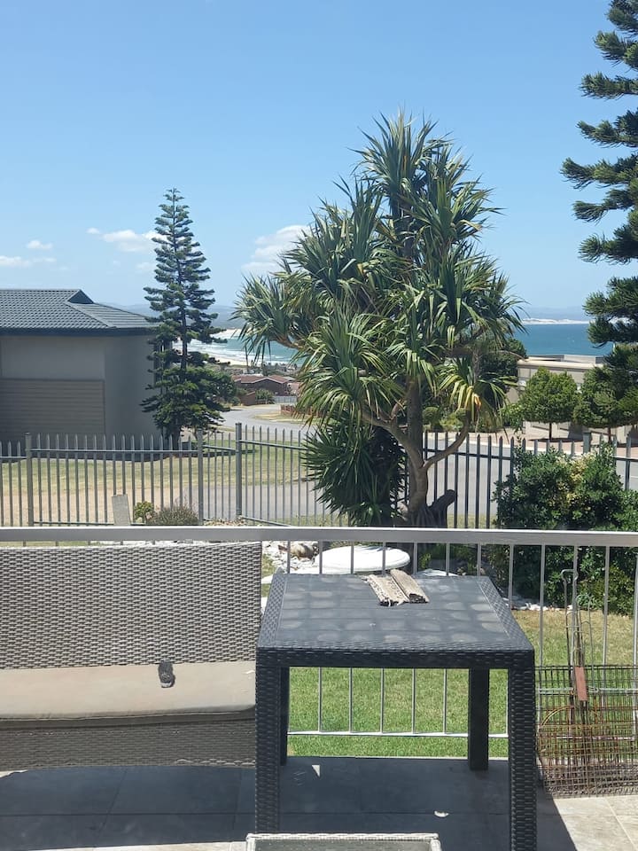 81 Poplar Wavecrest Holiday Home - Jeffreys Bay