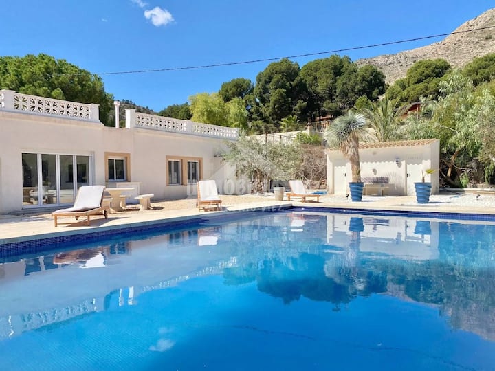 Villa Con Piscina Privada - Novelda