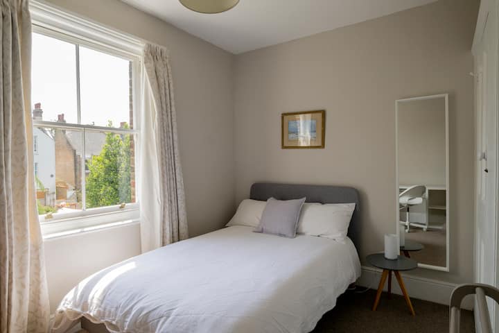 Sunny Room For One - イギリス ブライトン