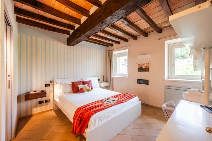 [Malbo Gentile] - Escape To Modena’s Hills - Maranello