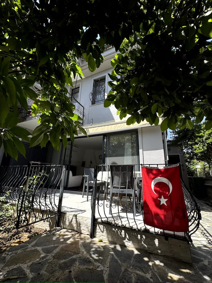ŞEhir Merkezinde ÇıNar Villa - 費特希耶
