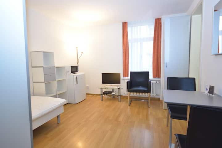 Practical Studio At Trendy Location - Stork 22 - Zurich