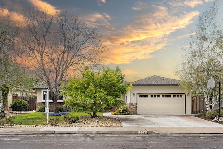Apple Park Executive 4 Bedrm Home~kaiser Hospital - Saratoga, CA
