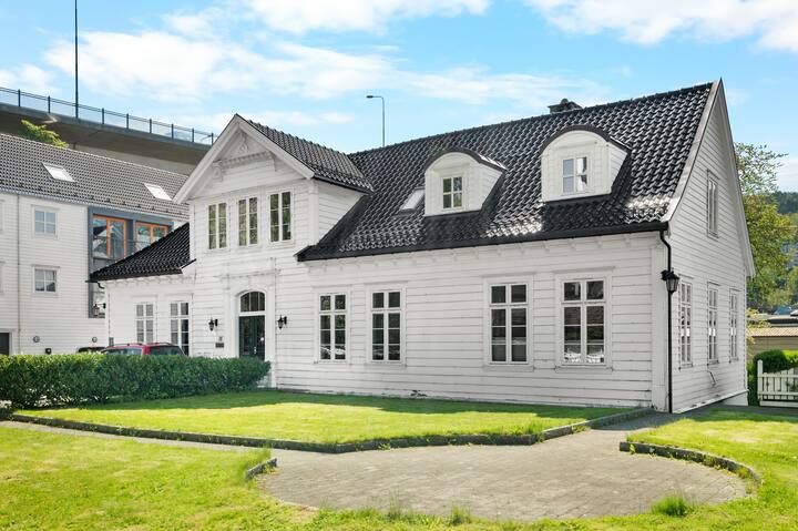 Historic Bergen Home | Free Parking! - Bergen