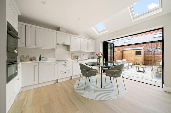 Brand New 2 Bedroom Cottage - Hampton