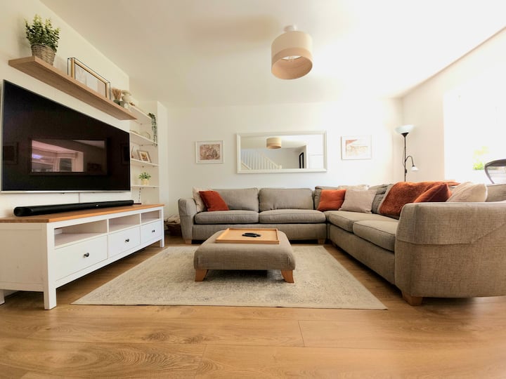 3br • Luxury Home Away From Home • Contractor Digs - Crawley