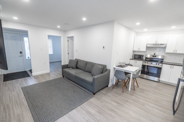 Spotless 2br- Easy Self Check-in - Cornwall, ON, Canada