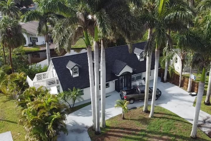 The White Cabana - Fort Myers, FL