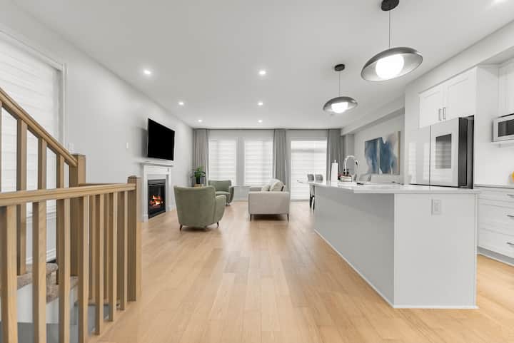 Modern Luxury 3bdr Entire Family-friendly Townhome - Ottawa