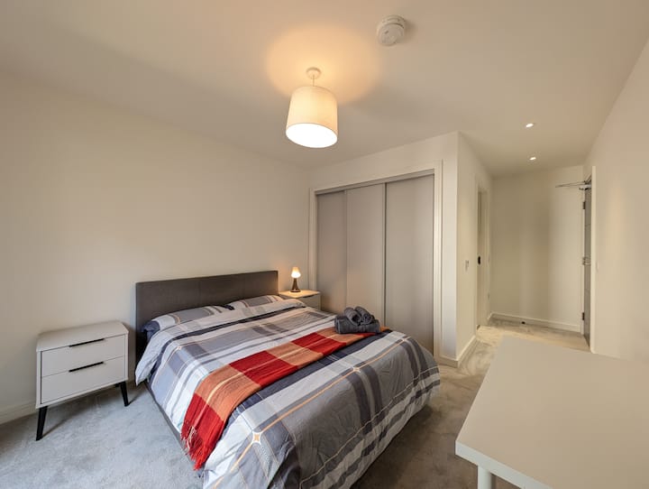 Spacious 2 Bed Flat Royal Mile, City Centre - Leith