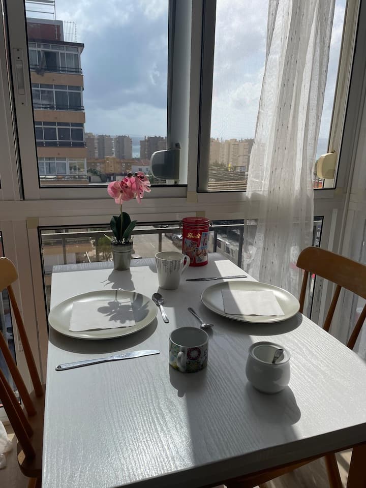 Acogedor Estudio Céntrico Con Piscina Bien Ubicado - Torremolinos