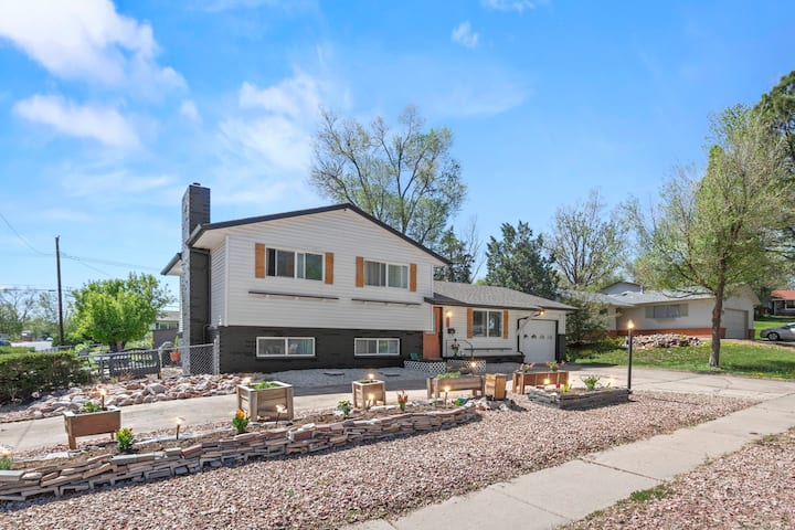 Cozy Private Basement Suite W/ All You Need - Colorado Springs, CO