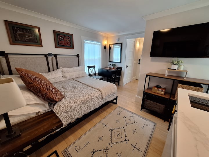 Light-filled Downtown Studio - Portsmouth, NH