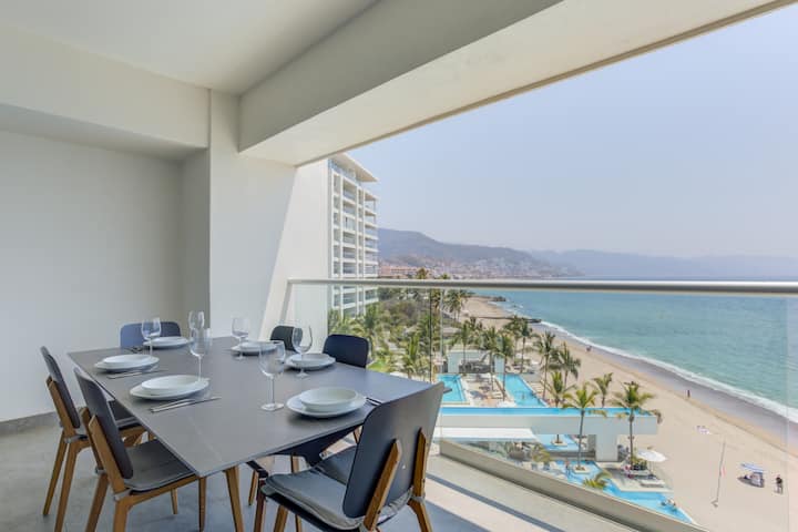 Stunning Beachfront With Rooftop Pool, Gym Balcony - Puerto Vallarta
