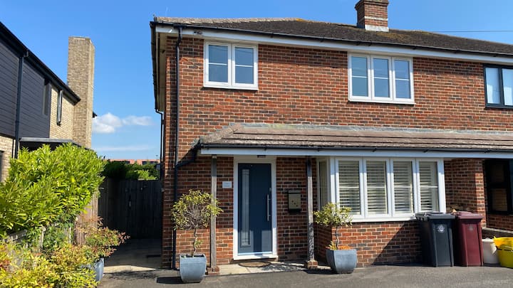 Sweet Caroline, 4 Bedrooms Semi - West Sussex
