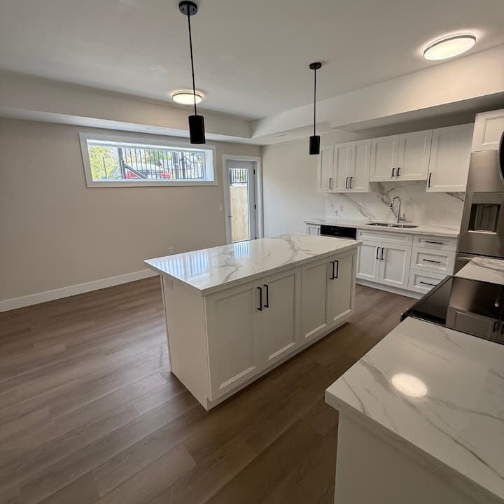 Unit 2 Bright 2br Condo Near Downtown - カナダ キッチナー